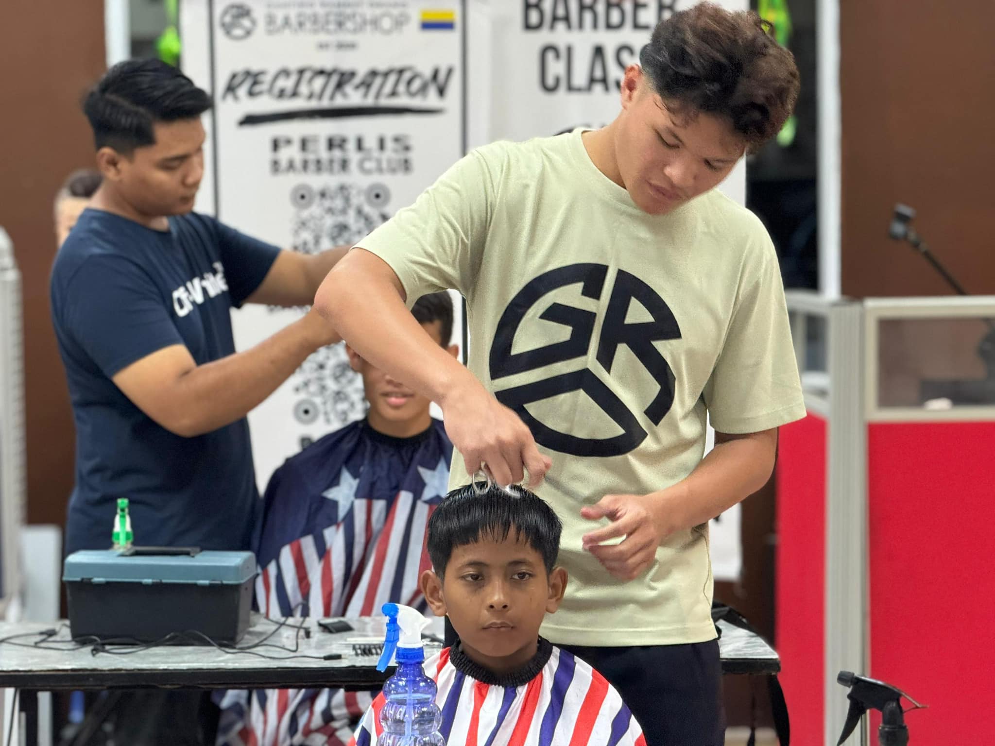 Gunting Rambut Orang - Main Page